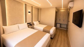 Quarto Twin Familiar, varanda | Com decoração personalizada, secretária