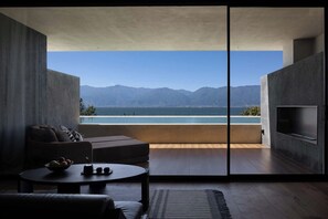 Quarto Duplo de Luxo, pátio, vista para o lago | Vista do quarto