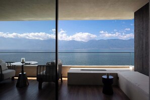 Quarto Twin Superior, pátio, vista para o lago | Vista do quarto