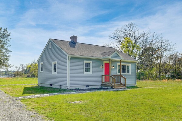 Peek-a-boo Water Views! Port Haywood Home W/ Yard - Chesapeake Bay