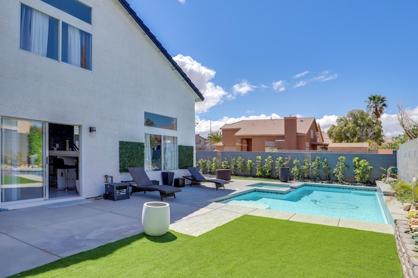 6 Mi To Strip & Chinatown! Poolside Desert Escape - Las Vegas, NV