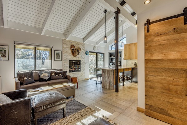 Walk To Town & Slopes, Views, Spa & Sauna Access - Ketchum, ID