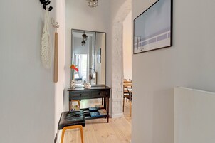 Apartamento Deluxe, kitchenette, vista para o pátio | Interior