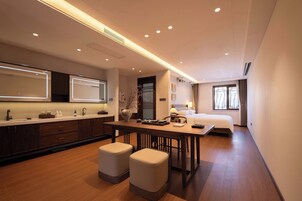 Suíte superluxo, vista para o jardim