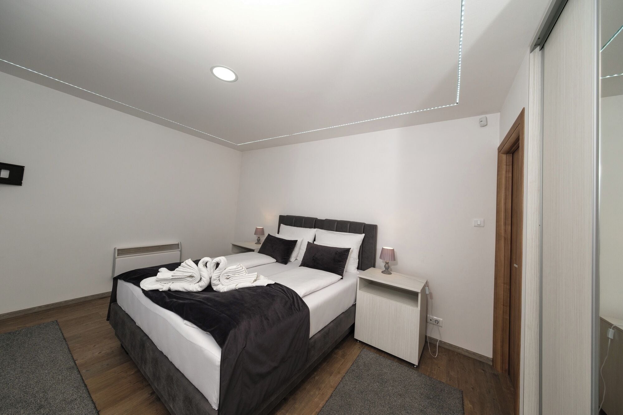 Apartamento Comfort, 2 quartos, vista para a piscina, junto à piscina | Secretária, secretária adequada para computadores portáteis 
