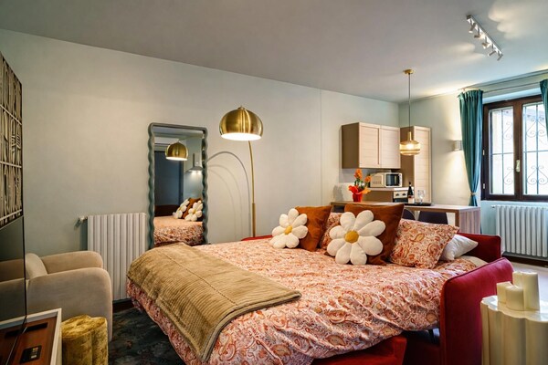Navigli House-private Garden -Quiet Oasis-sleeps 5 - Mediolan