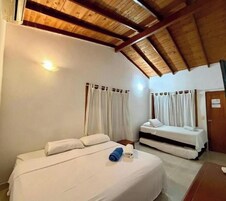 Quarto Quádruplo Superior | Secretária, secretária adequada para computadores portáteis