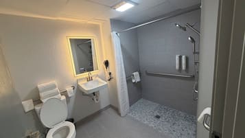 Quarto, 1 cama king-size, não fumadores | Casa de banho | Uma banheira, um secador de cabelo, toalhas fornecidas, sabão