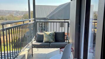 Apartamento, 1 quarto, varanda, vista para o rio | Varanda