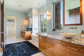 Casa (Multiple Bedrooms) | Parte interna