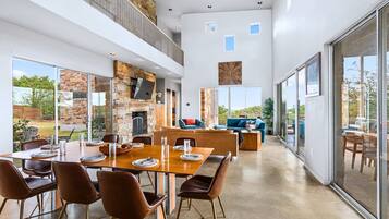 Casa (Multiple Bedrooms) | Interior
