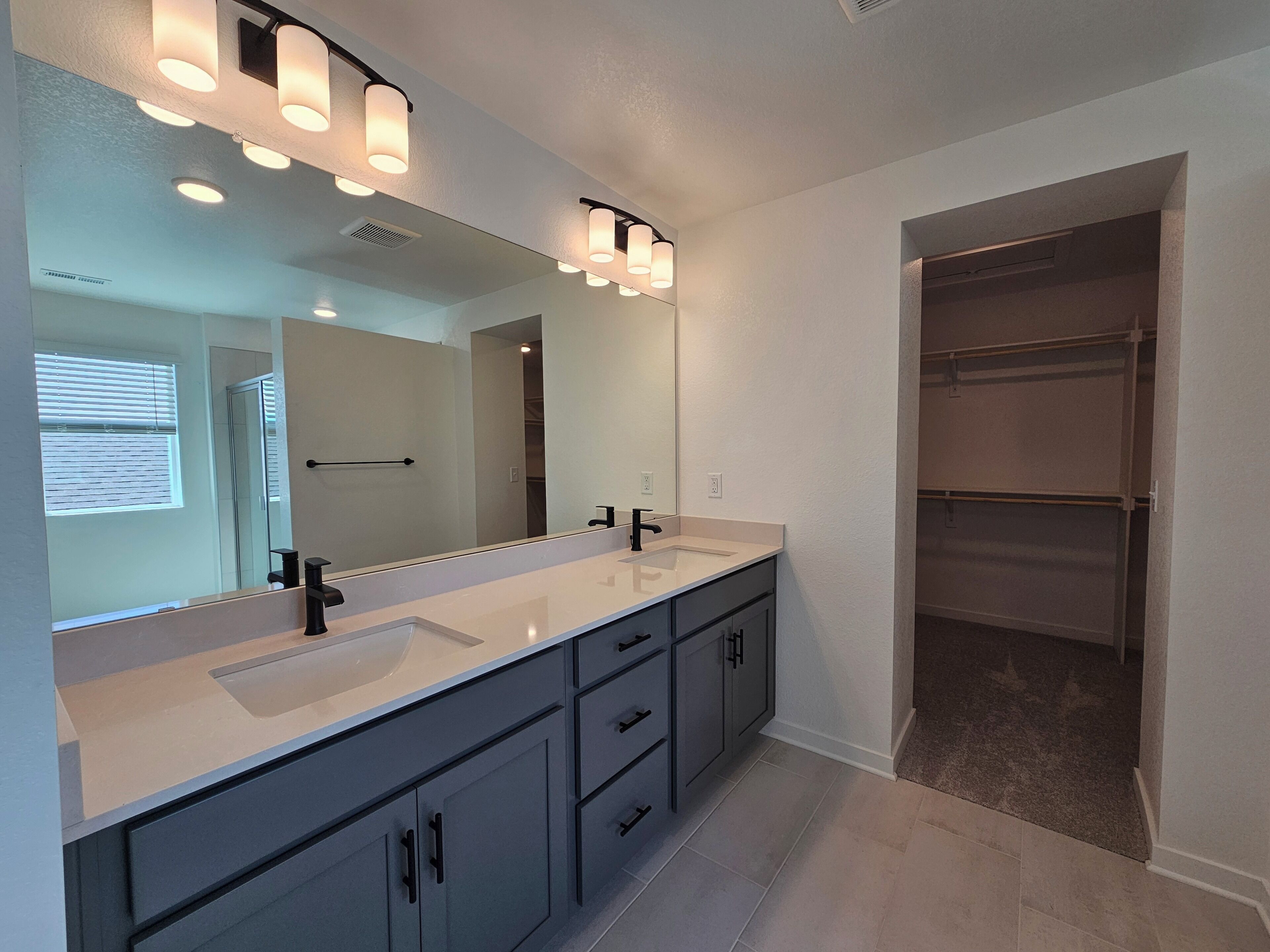 Charming 4-bedroom House With Ac In Vibrant Aurora - Aurora