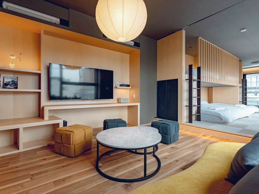 Apartamento Familiar, não fumadores, casa de banho privativa | Cofre no quarto, secretária, cortinas/cortinados opacos, Wi-fi grátis
