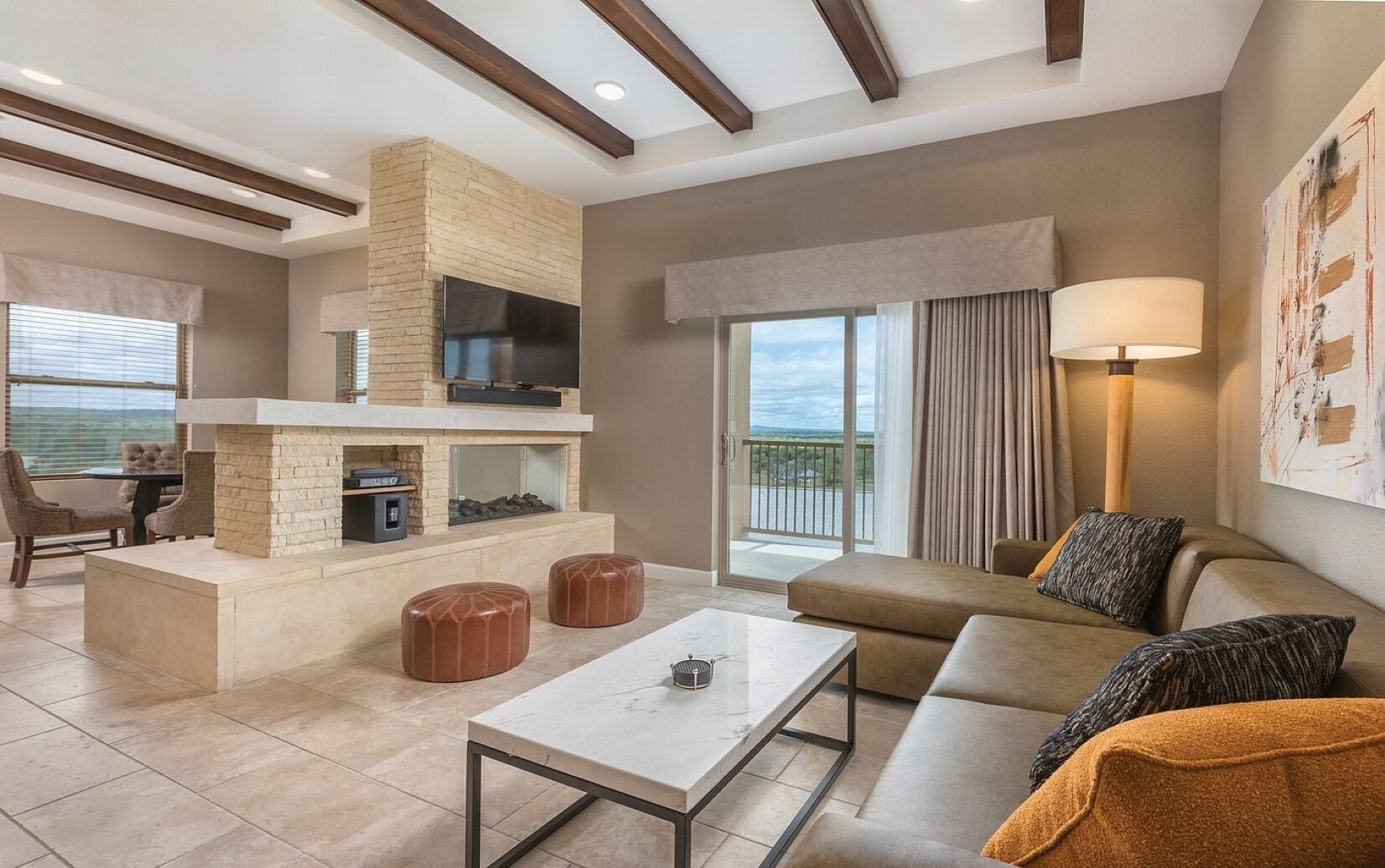 Marble Falls | Premium Group Retreat | Pool + Lake | 3br Sleeps 8 - Marble Falls, TX