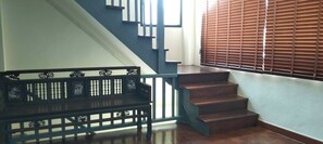 Quarto Duplo Superior, varanda, Vista para a cidade | Interior