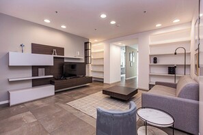 Apartamento Deluxe, 2 quartos, vista para a montanha | Sala de estar