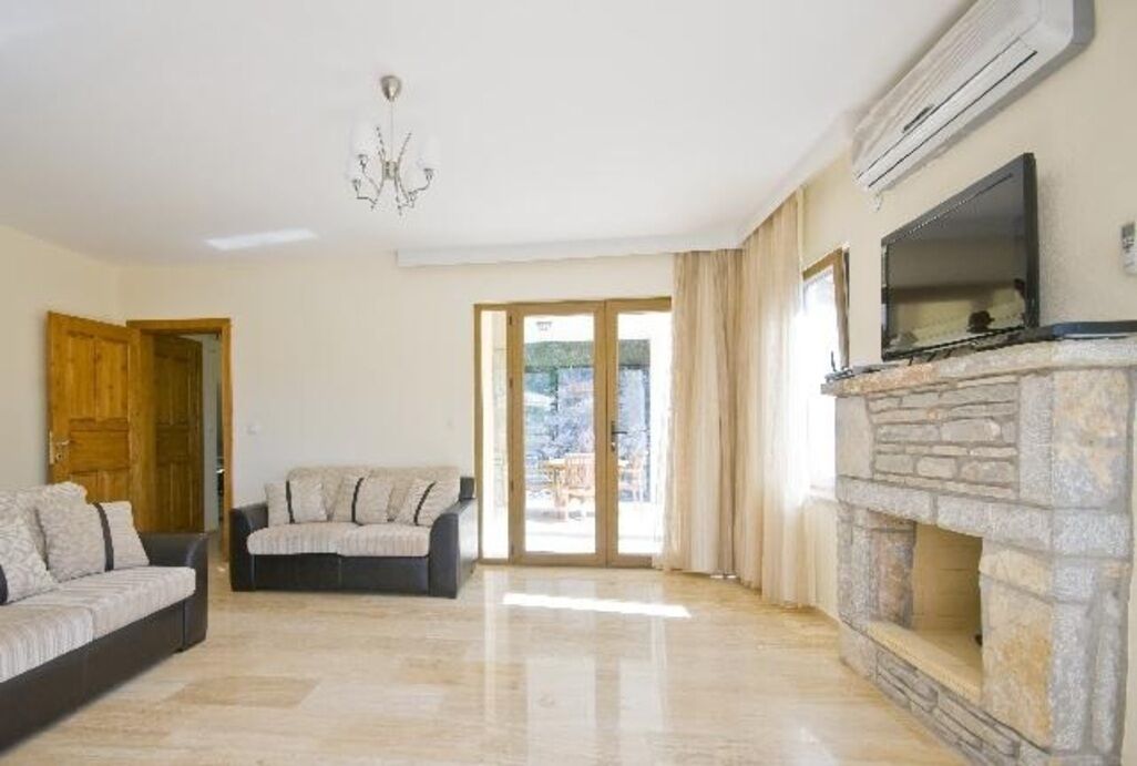 Beautiful 4-bedroom Villa With Ac In Tranquil İzmir - Çeşme