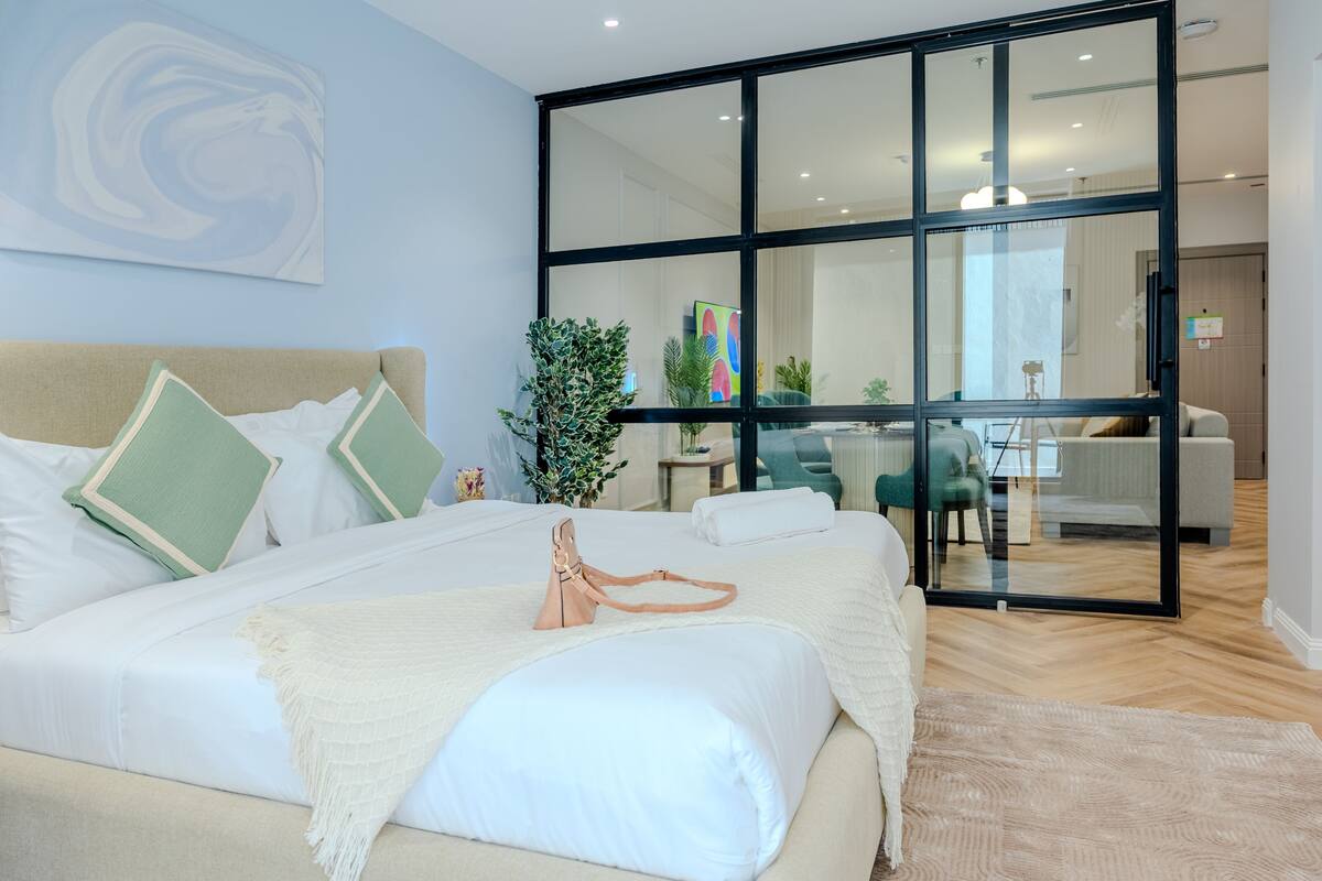 Apartamento Superior, 2 quartos, pátio | Cofre no quarto, secretária 