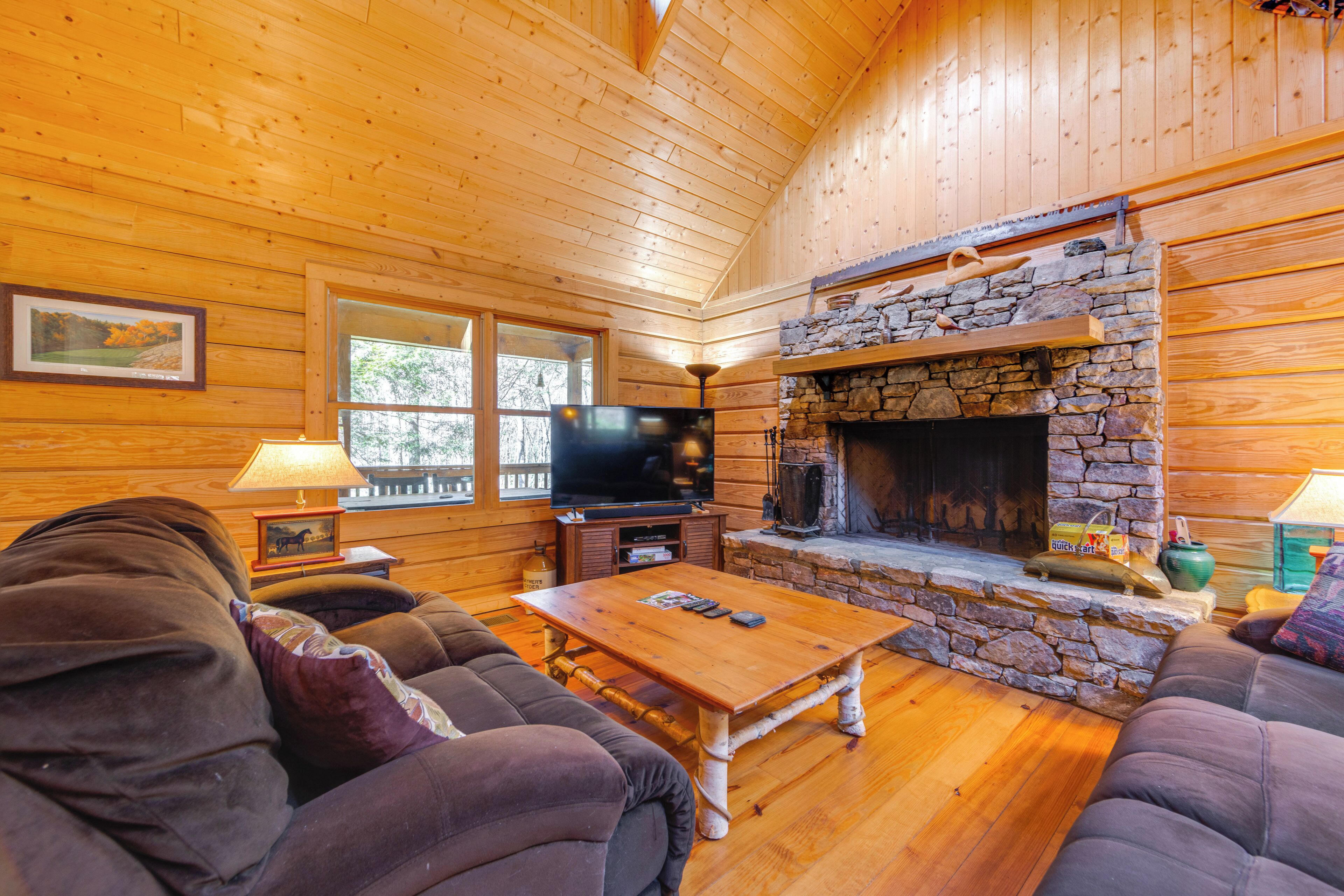 5 Mi To 9-hole Golf! Creekside Sapphire Escape - Cashiers, NC