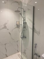 Suite Familiar, 2 quartos, 2 casas de banho | Roupa hipoalergénica, cortinas/cortinados opacos, quartos insonorizados