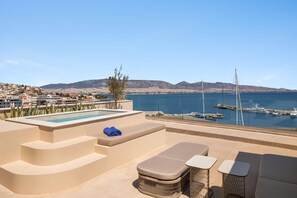 Suíte superluxo, 1 cama de solteiro, vista para o mar (Pool) | Cofres nos quartos, escrivaninha, espaço de trabalho para notebook