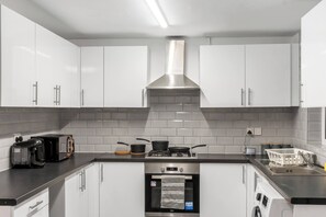 Casa, 1 quarto, varanda | Cozinha privada