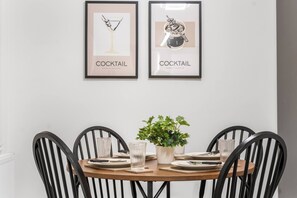 Casa, 1 quarto, varanda | Sala de jantar