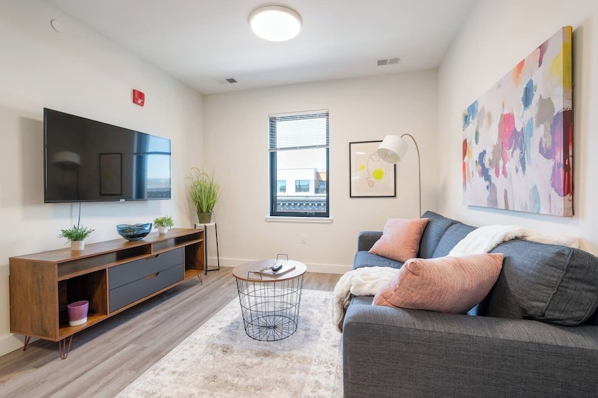 Peaceful ! Free Parking ! 30 Min To Metlife ! - Montclair, NJ