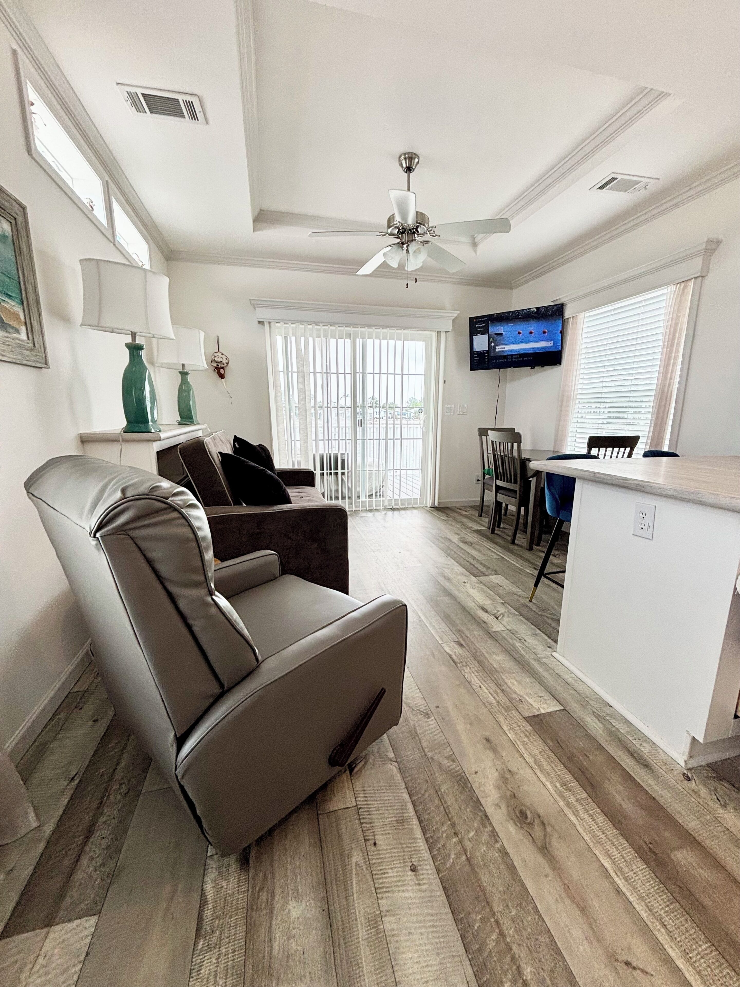 Central Located Cozy Cabin With Resort Amenities - Bonita Springs, FL
