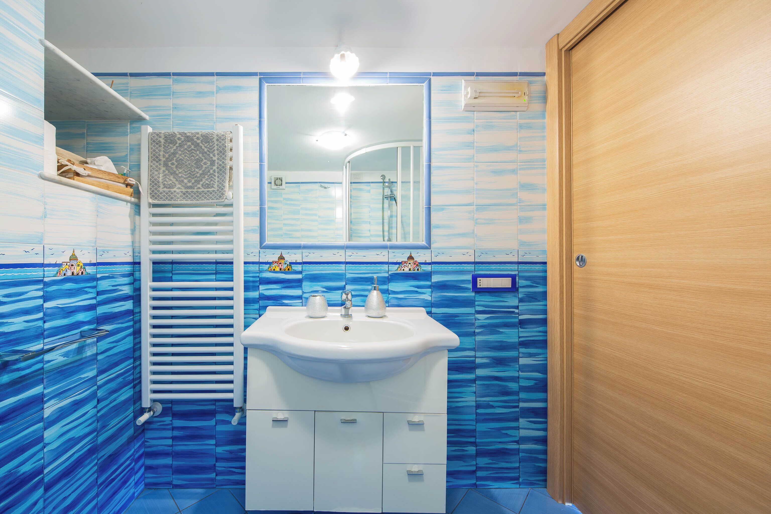 Apartamento, 2 quartos, vista para o mar | Casa de banho