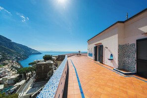 Apartamento, 2 quartos, vista para o mar | Terraço/pátio