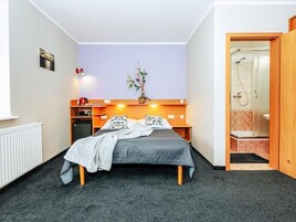 Quarto Quádruplo, varanda, vista para o pátio | Wi-fi grátis