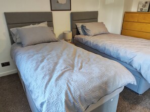 3 quartos, Wi-fi grátis, roupa de cama fornecida 