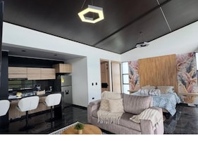 Cabana superluxo, sacada, vista para a montanha | Área de estar