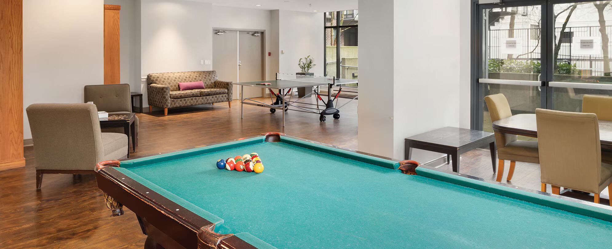 Downtown Vancouver. Fitness Room/pool/hottub/ac. Minutes From Stadium. - Vancouver