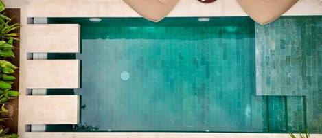 Villa Deluxe, 2 quartos, vista para a piscina | Piscina | Piscina interior, espreguiçadeiras