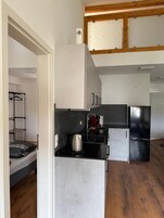 Apartamento família, sacada, vista para o jardim | Cozinha privada