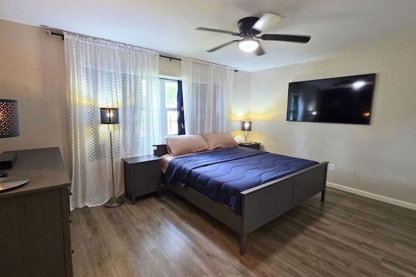 Spacious 4bd Retreat Near Nasa And Kemah - University of Texas, Houston