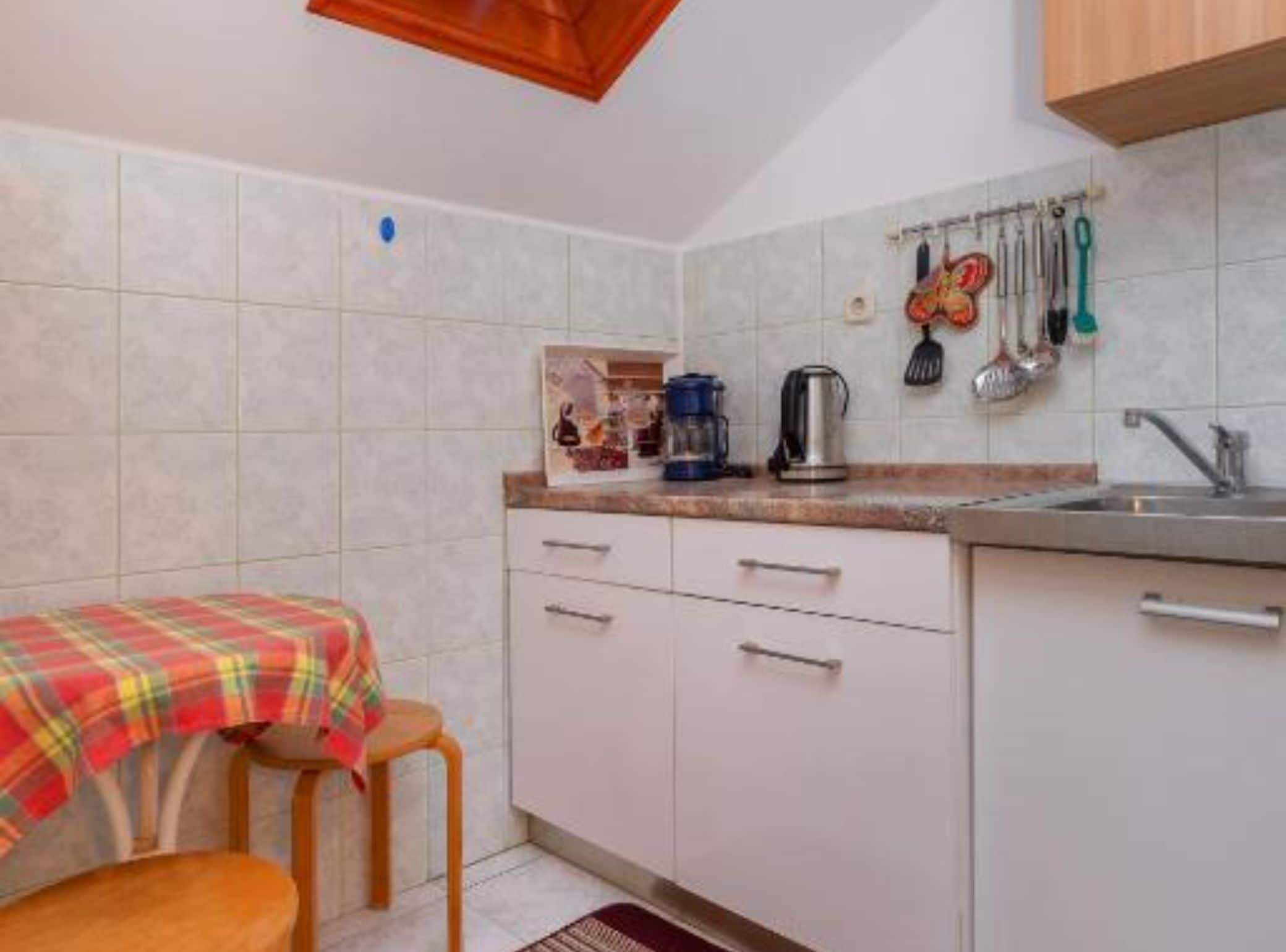 Estúdio (Studio apartment with balcony 2) | Cozinha privada | Um frigorífico 