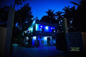 Quarto triplo família, vista para o rio | Fachada