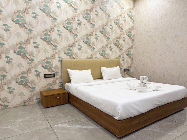 Shubh Kaaraj Resort - Indore