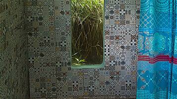 Quarto quádruplo básico, varanda, vista para a montanha | Banheiro