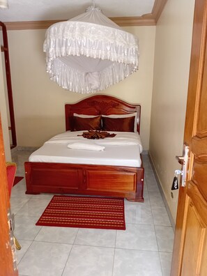Quarto casal luxo, sacada, vista para a colina | Wi-Fi de cortesia