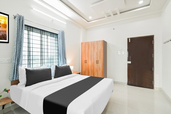 Deluxe Aarian Tej Nilayam - Hyderabad