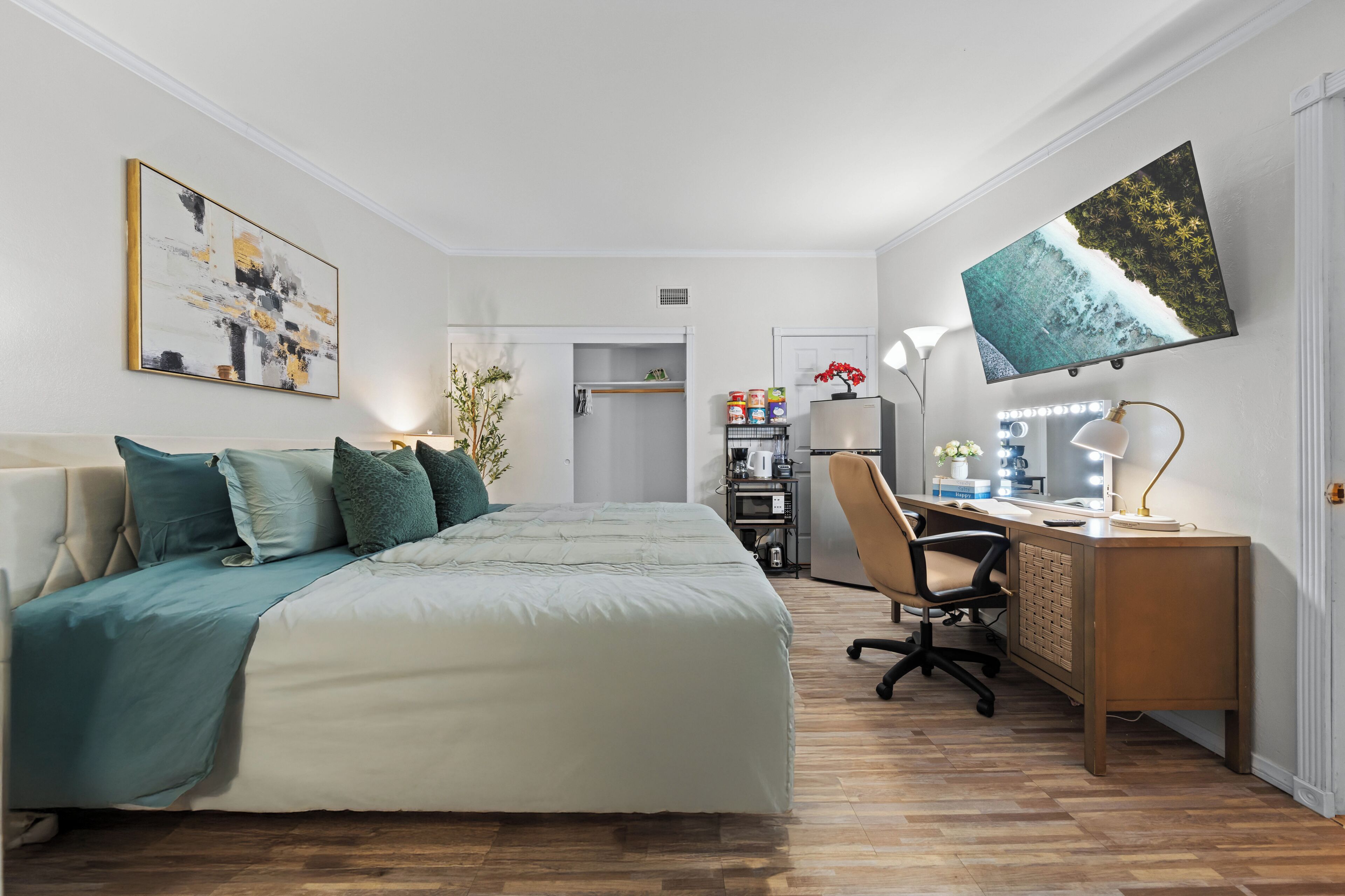 Private Studio W King Bed, Bathroom, 1 Parking - Lakeside, CA