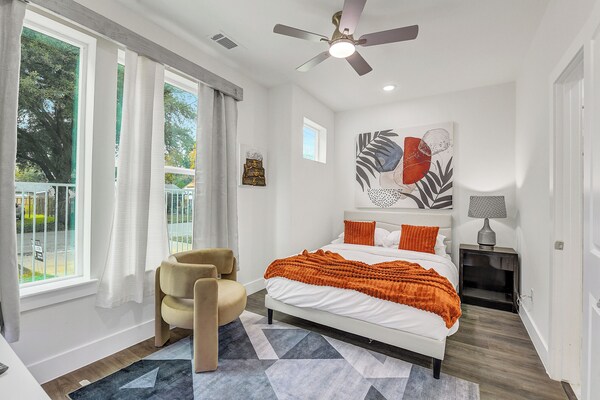 Luxury 3br W/ Patio + Garage, Near Nrg, Med Center - Houston, TX