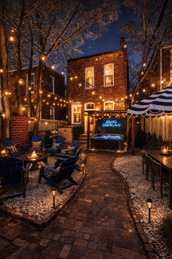 Lou Luxe- Speakeasy, Epic Arcade, Hottub & Firepit - St. Louis, MO