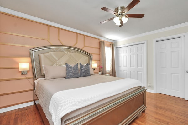 Empress Outdoor Luxury Villa - Houston, TX