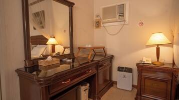 Suite Deluxe, vista para a piscina | Interior