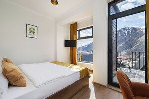 Quarto Duplo | Minibar, secretária, secretária adequada para computadores portáteis